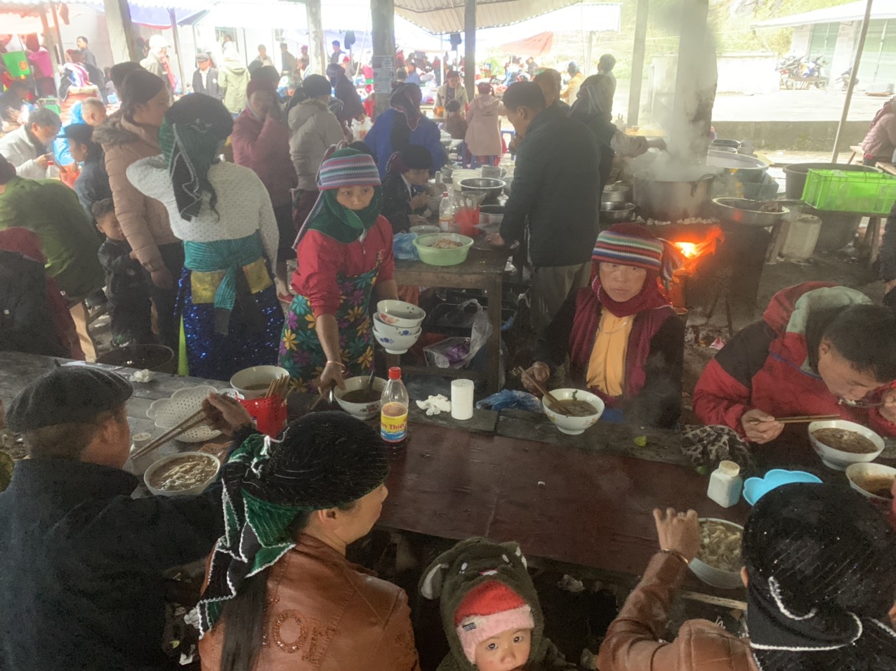 Couleurs du marché de Sa Phin - Dong Van - Agence de voyage francophone ...