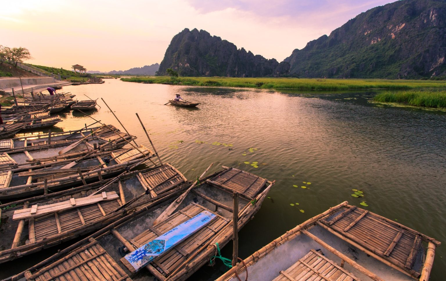 Balade en barque à Tam Coc, Tràng An ou Van Long ? - Agence de voyage ...