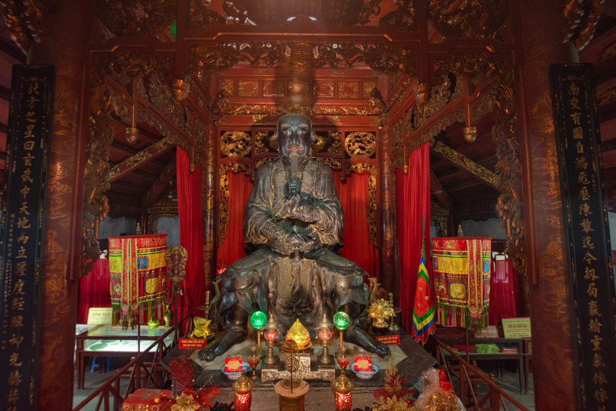 Le temple de Quan Thanh et son iconique statue de bronze - Agence de ...