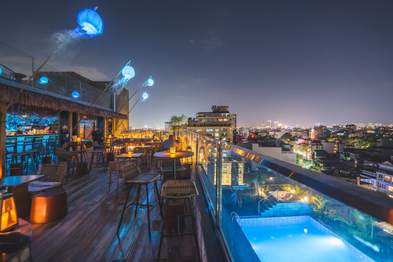 Top 15 meilleurs rooftop bars à Hanoi à découvrir absolument - Agence ...